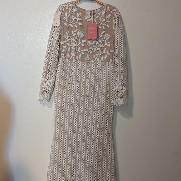 Ivy City Co | Dresses | Ivy City Co Long Sleeve Lace Maxi Dress Sz M ...
